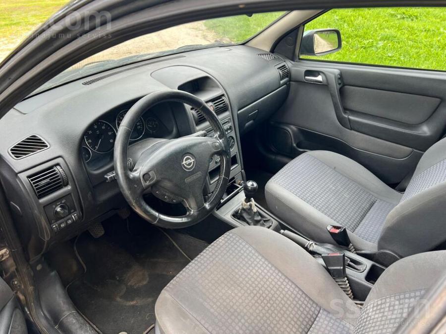 Black Opel Astra 2004 in Cesis, with an engine capacity of 1.70 L and mileage of 348 thousand km for 400 €, photo 4 on AUTOMOTO.COM.LV