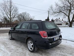 Black Opel Astra 2005 in Ventspils, with an engine capacity of 1.70 L and mileage of 275 thousand km for 1700 €, photo 5 on AUTOMOTO.COM.LV