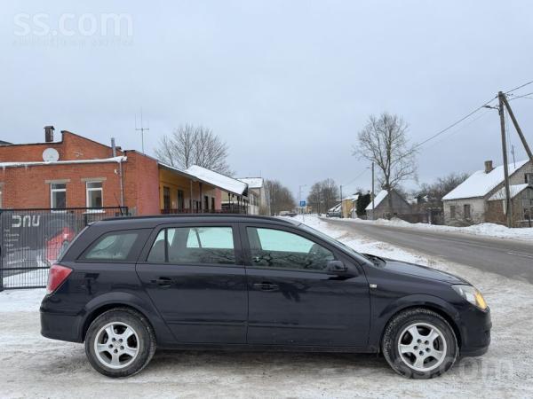 Black Opel Astra 2005 in Ventspils, with an engine capacity of 1.70 L and mileage of 275 thousand km for 1700 €, photo 7 on AUTOMOTO.COM.LV