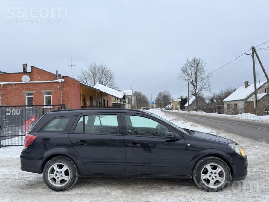 Black Opel Astra 2005 in Ventspils, with an engine capacity of 1.70 L and mileage of 275 thousand km for 1700 €, photo 7 on AUTOMOTO.COM.LV