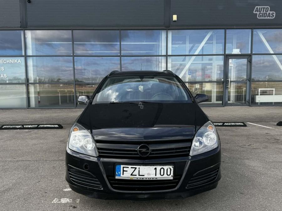 Black Opel Astra 2005 in Panevezys, with an engine capacity of 1.70 L and mileage of 343 thousand km for 840 €, photo 4 on AUTOMOTO.COM.LV