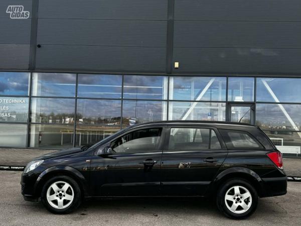 Black Opel Astra 2005 in Panevezys, with an engine capacity of 1.70 L and mileage of 343 thousand km for 840 €, photo 6 on AUTOMOTO.COM.LV