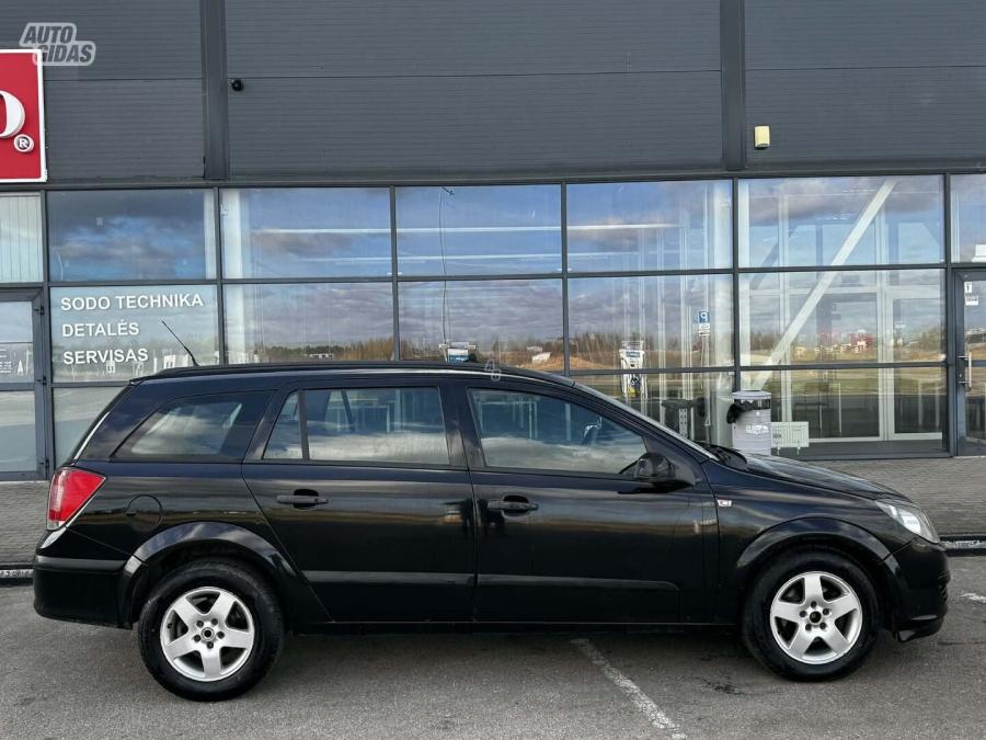 Black Opel Astra 2005 in Panevezys, with an engine capacity of 1.70 L and mileage of 343 thousand km for 840 €, photo 8 on AUTOMOTO.COM.LV