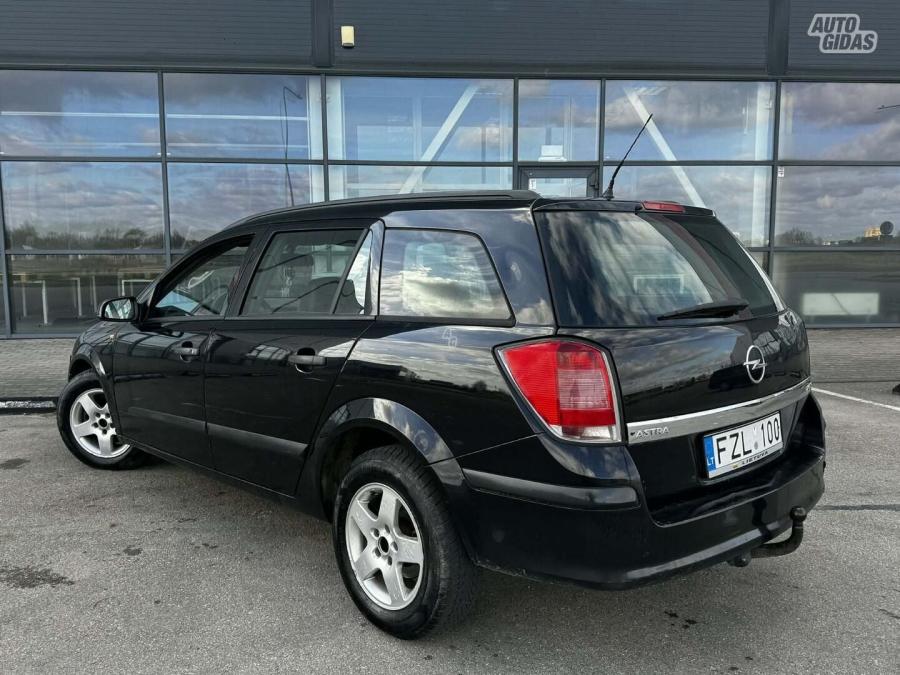 Black Opel Astra 2005 in Panevezys, with an engine capacity of 1.70 L and mileage of 343 thousand km for 840 €, photo 10 on AUTOMOTO.COM.LV