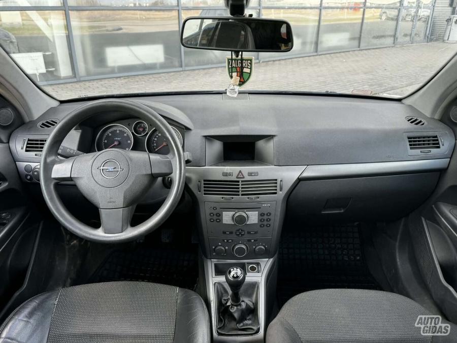 Black Opel Astra 2005 in Panevezys, with an engine capacity of 1.70 L and mileage of 343 thousand km for 790 €, photo 13 on AUTOMOTO.COM.LV