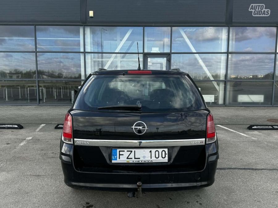 Melns Opel Astra 2005 Panevēža, ar dzinēja tilpumu 1.70 L un nobraukumu 350 tūkst. km par 795 €, foto 11 vietnē AUTOMOTO.COM.LV