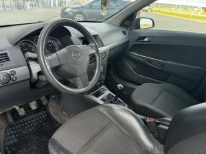 Melns Opel Astra 2005 Panevēža, ar dzinēja tilpumu 1.70 L un nobraukumu 350 tūkst. km par 795 €, foto 12 vietnē AUTOMOTO.COM.LV