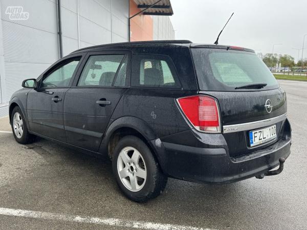 Black Opel Astra 2005 in Panevezys, with an engine capacity of 1.70 L and mileage of 343 thousand km for 699 €, photo 7 on AUTOMOTO.COM.LV