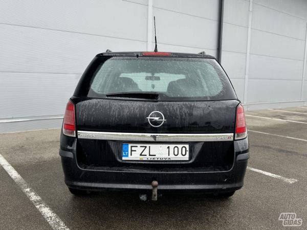 Black Opel Astra 2005 in Panevezys, with an engine capacity of 1.70 L and mileage of 343 thousand km for 699 €, photo 9 on AUTOMOTO.COM.LV