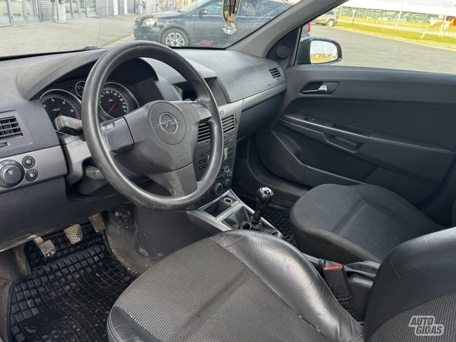 Melns Opel Astra 2005 Panevēža, ar dzinēja tilpumu 1.70 L un nobraukumu 343 tūkst. km par 699 €, foto 11 vietnē AUTOMOTO.COM.LV