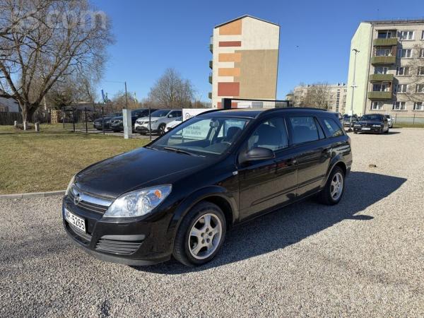 Black Opel Astra 2005 in Ventspils, with an engine capacity of 1.70 L and mileage of 275 thousand km for 1700 €, photo 1 on AUTOMOTO.COM.LV