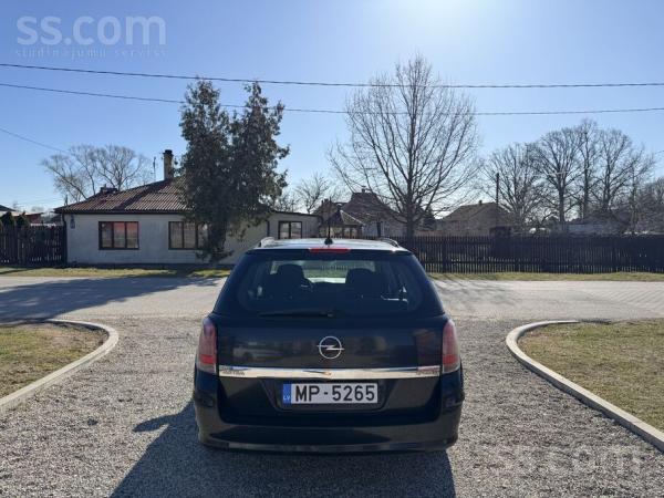 Black Opel Astra 2005 in Ventspils, with an engine capacity of 1.70 L and mileage of 275 thousand km for 1700 €, photo 5 on AUTOMOTO.COM.LV
