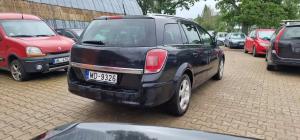 Black Opel Astra 2005 in Valmiera, with an engine capacity of 1.90 L and mileage of 327 thousand km for 1250 €, photo 4 on AUTOMOTO.COM.LV