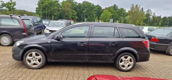 Melns Opel Astra 2005 Valmiera, ar dzinēja tilpumu 1.90 L un nobraukumu 327 tūkst. km par 1250 €, foto 5 vietnē AUTOMOTO.COM.LV