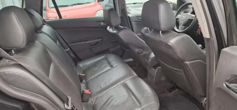 Black Opel Astra 2005 in Valmiera, with an engine capacity of 1.90 L and mileage of 327 thousand km for 1250 €, photo 11 on AUTOMOTO.COM.LV