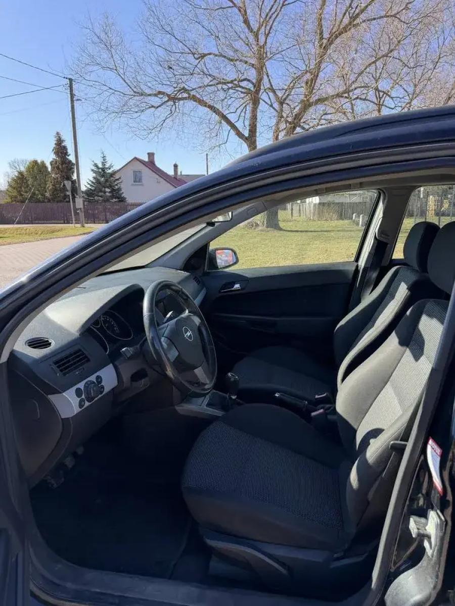 Melns Opel Astra 2005 Ventspils, ar dzinēja tilpumu 1.70 L un nobraukumu 275 tūkst. km par 1700 €, foto 8 vietnē AUTOMOTO.COM.LV