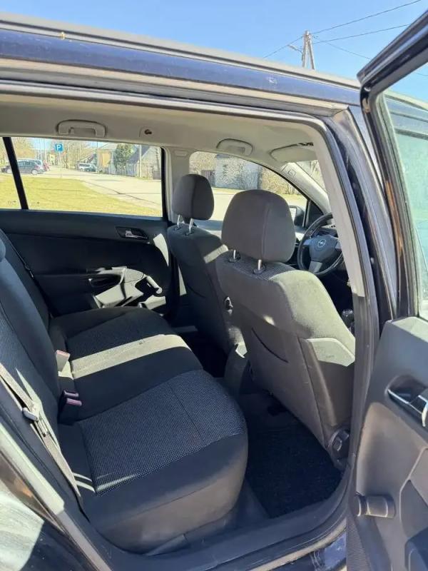 Melns Opel Astra 2005 Ventspils, ar dzinēja tilpumu 1.70 L un nobraukumu 275 tūkst. km par 1700 €, foto 10 vietnē AUTOMOTO.COM.LV