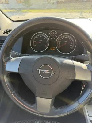 Melns Opel Astra 2005 Ventspils, ar dzinēja tilpumu 1.70 L un nobraukumu 275 tūkst. km par 1700 €, foto 16 vietnē AUTOMOTO.COM.LV