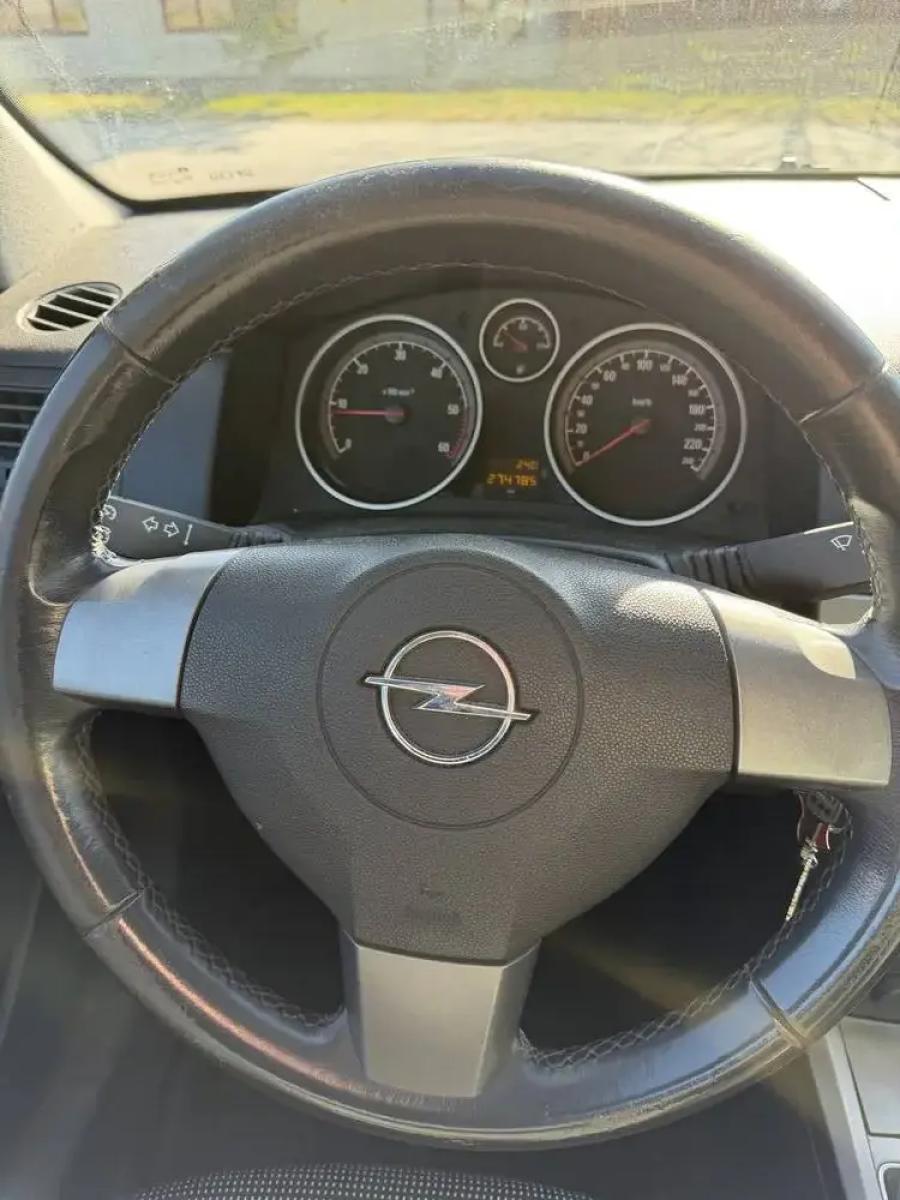 Melns Opel Astra 2005 Ventspils, ar dzinēja tilpumu 1.70 L un nobraukumu 275 tūkst. km par 1700 €, foto 16 vietnē AUTOMOTO.COM.LV