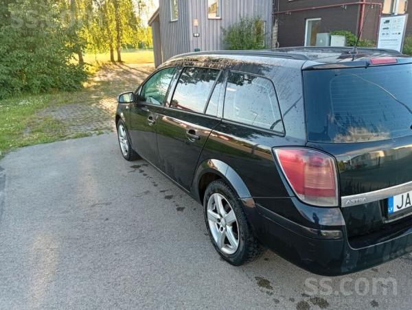 Melns Opel Astra 2005 Rīga, ar dzinēja tilpumu 1.70 L un nobraukumu 322 tūkst. km par 1200 €, foto 2 vietnē AUTOMOTO.COM.LV
