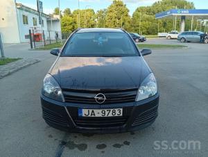 Black Opel Astra 2005 in Riga, with an engine capacity of 1.70 L and mileage of 322 thousand km for 1200 €, photo 4 on AUTOMOTO.COM.LV