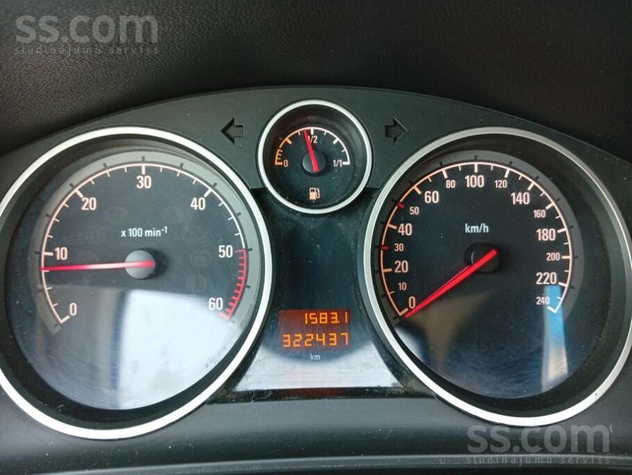 Black Opel Astra 2005 in Riga, with an engine capacity of 1.70 L and mileage of 322 thousand km for 1200 €, photo 7 on AUTOMOTO.COM.LV