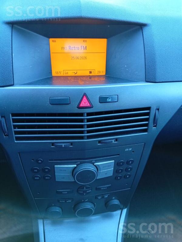 Melns Opel Astra 2005 Rīga, ar dzinēja tilpumu 1.70 L un nobraukumu 322 tūkst. km par 1200 €, foto 7 vietnē AUTOMOTO.COM.LV