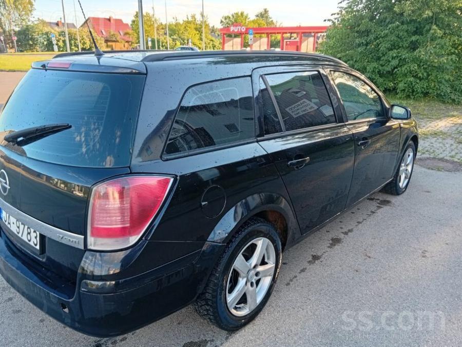Black Opel Astra 2005 in Riga, with an engine capacity of 1.70 L and mileage of 322 thousand km for 1200 €, photo 9 on AUTOMOTO.COM.LV