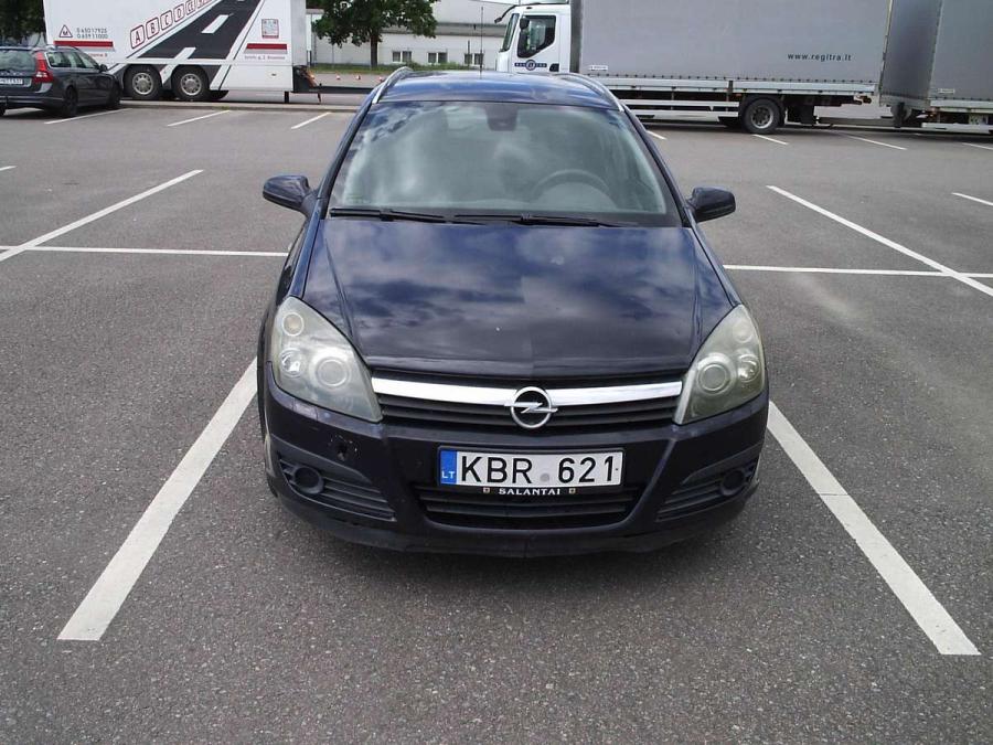 Black Opel Astra 2005 in Kaunas, with an engine capacity of 1.91 L and mileage of 246 thousand km for 1150 €, photo 1 on AUTOMOTO.COM.LV