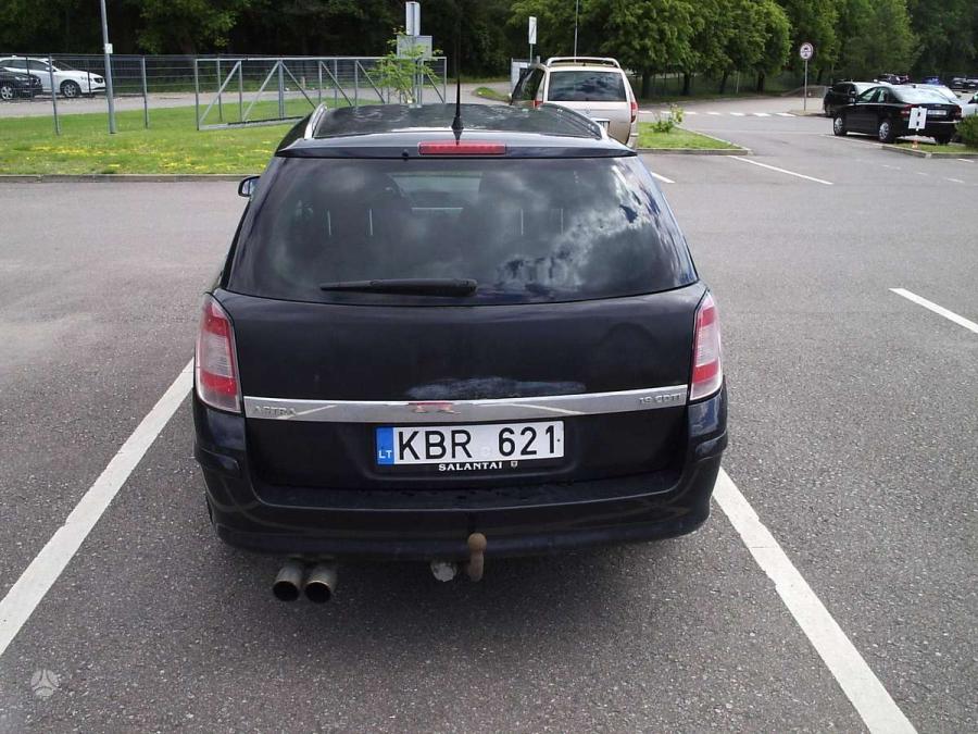Black Opel Astra 2005 in Kaunas, with an engine capacity of 1.91 L and mileage of 246 thousand km for 1150 €, photo 3 on AUTOMOTO.COM.LV