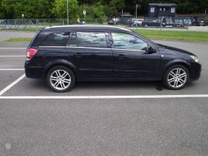 Black Opel Astra 2005 in Kaunas, with an engine capacity of 1.91 L and mileage of 246 thousand km for 1150 €, photo 4 on AUTOMOTO.COM.LV