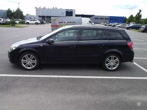 Black Opel Astra 2005 in Kaunas, with an engine capacity of 1.91 L and mileage of 246 thousand km for 1150 €, photo 5 on AUTOMOTO.COM.LV