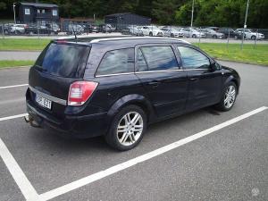 Black Opel Astra 2005 in Kaunas, with an engine capacity of 1.91 L and mileage of 246 thousand km for 1150 €, photo 8 on AUTOMOTO.COM.LV