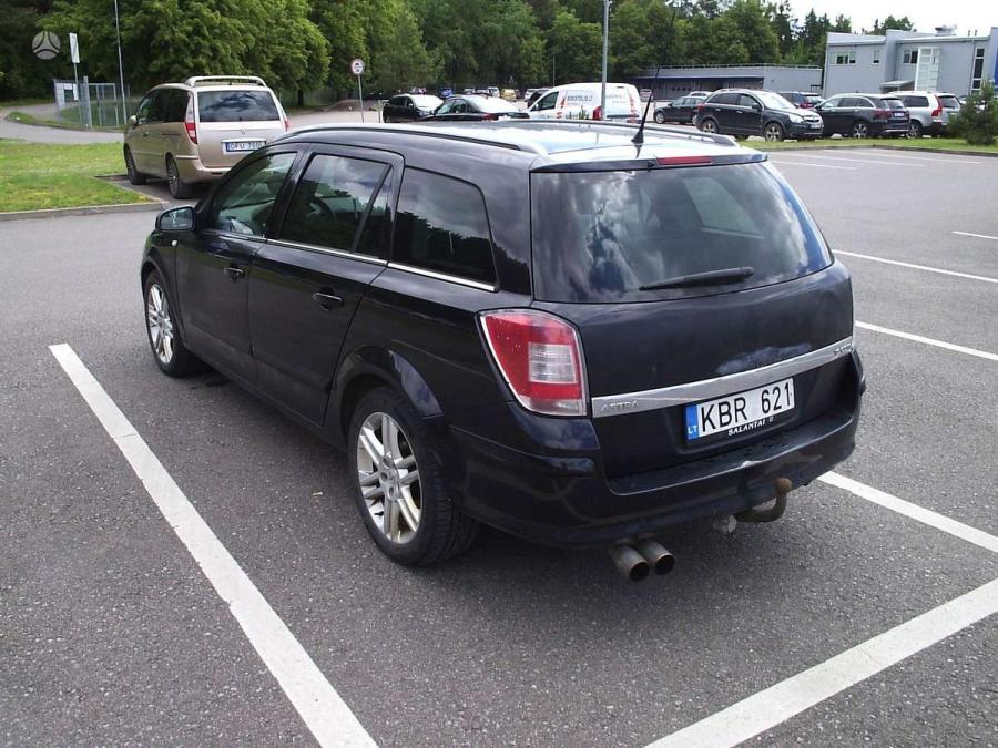 Black Opel Astra 2005 in Kaunas, with an engine capacity of 1.91 L and mileage of 246 thousand km for 1150 €, photo 9 on AUTOMOTO.COM.LV