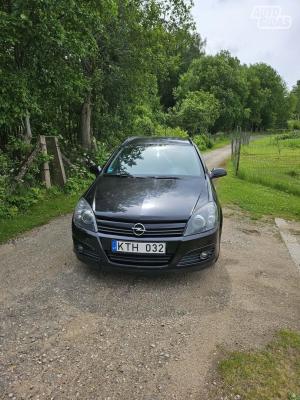 Black Opel Astra 2005 in Telschi, with an engine capacity of 1.70 L and mileage of 294 thousand km for 1250 €, photo  on AUTOMOTO.COM.LV