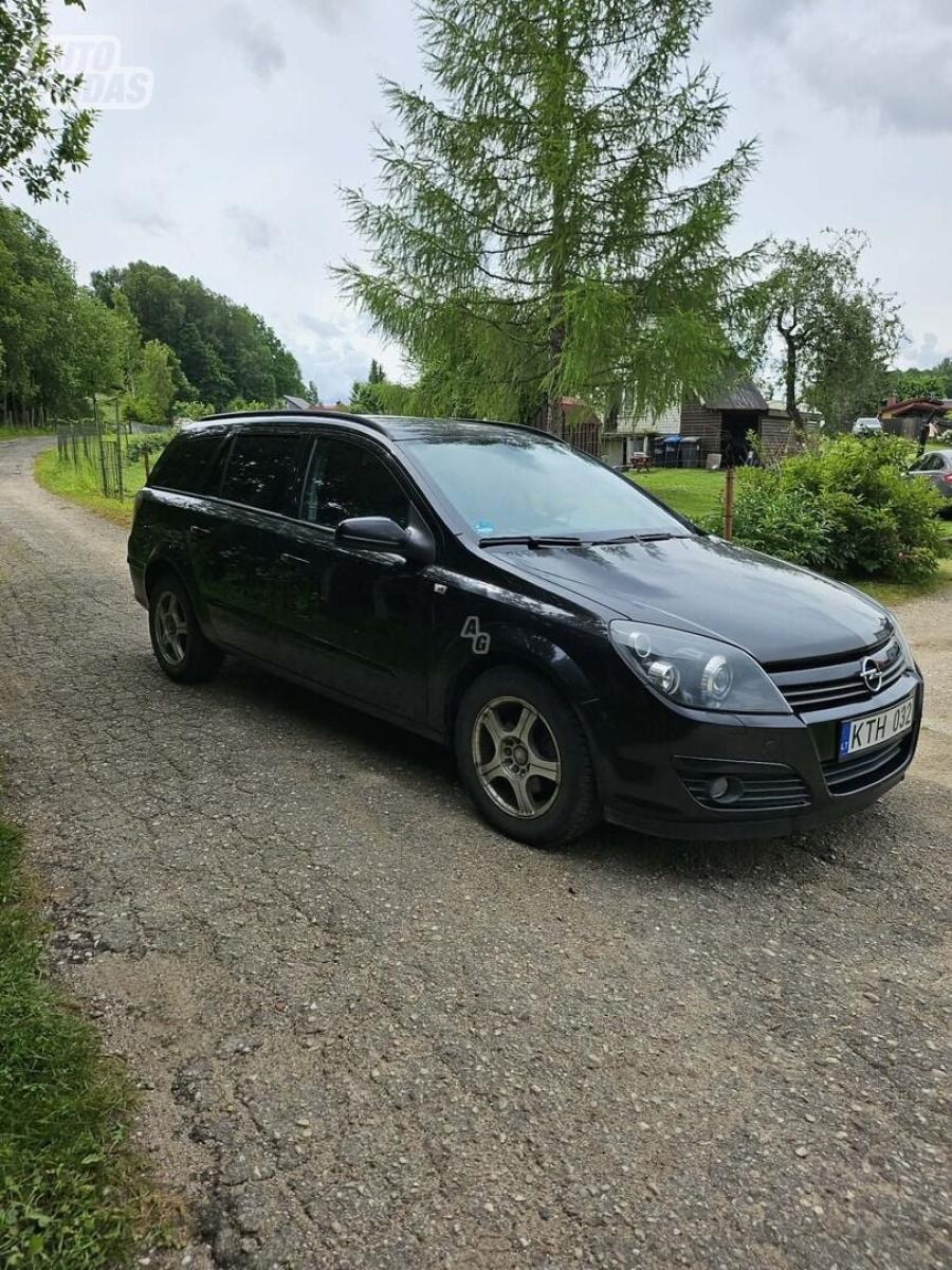 Melns Opel Astra 2005 Telšiai, ar dzinēja tilpumu 1.70 L un nobraukumu 294 tūkst. km par 1250 €, foto 3 vietnē AUTOMOTO.COM.LV
