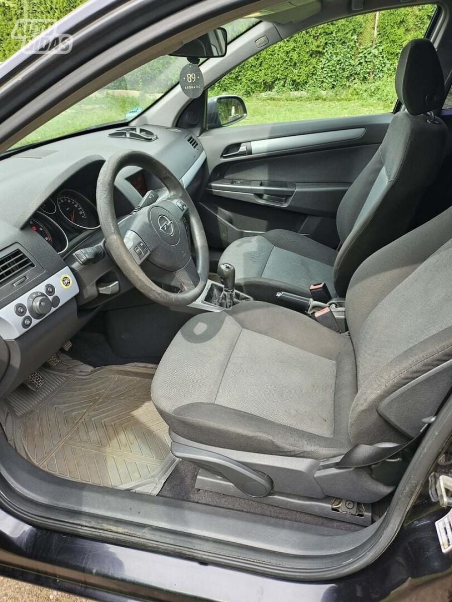 Melns Opel Astra 2005 Telšiai, ar dzinēja tilpumu 1.70 L un nobraukumu 294 tūkst. km par 1250 €, foto 5 vietnē AUTOMOTO.COM.LV