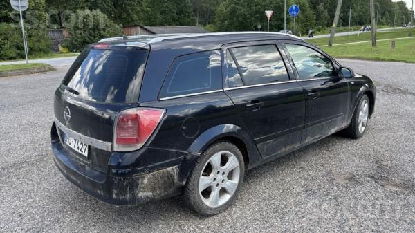 Black Opel Astra 2005 in Ogre, with an engine capacity of 1.90 L and mileage of 382 thousand km for 550 €, photo 3 on AUTOMOTO.COM.LV