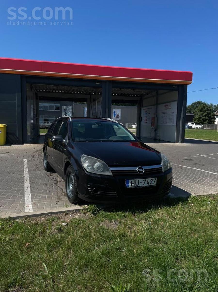 Black Opel Astra 2005 in Riga, with an engine capacity of 1.90 L and mileage of 381 thousand km for 1100 €, photo 1 on AUTOMOTO.COM.LV