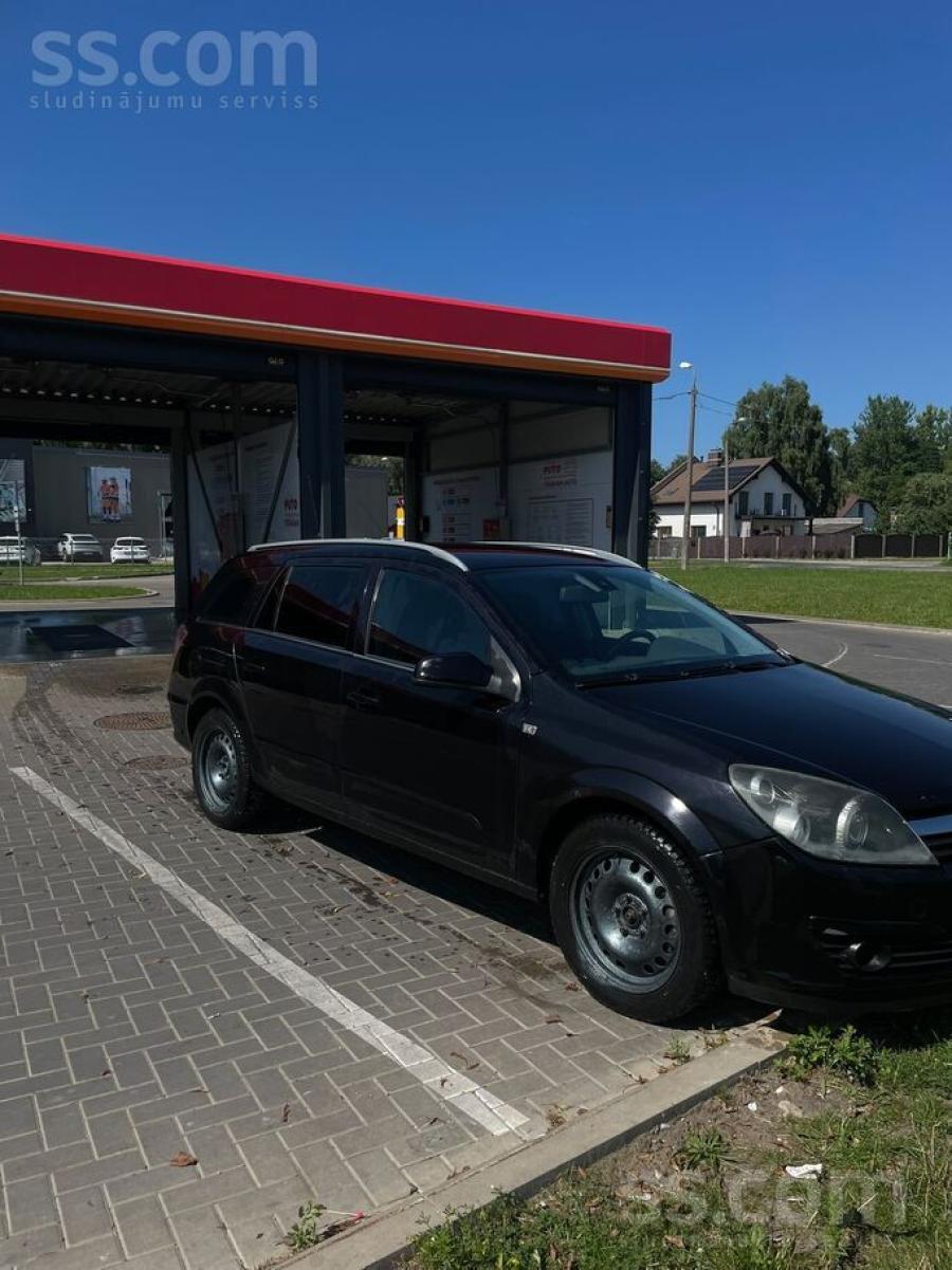Black Opel Astra 2005 in Riga, with an engine capacity of 1.90 L and mileage of 381 thousand km for 1100 €, photo 3 on AUTOMOTO.COM.LV