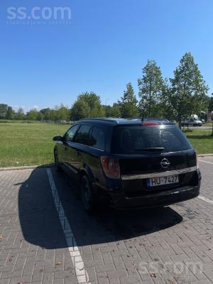 Black Opel Astra 2005 in Riga, with an engine capacity of 1.90 L and mileage of 381 thousand km for 1100 €, photo 6 on AUTOMOTO.COM.LV