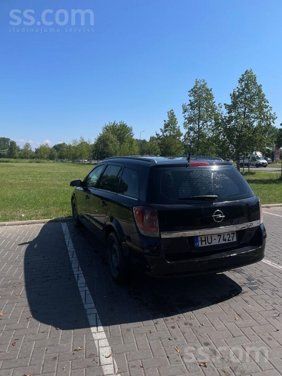 Black Opel Astra 2005 in Riga, with an engine capacity of 1.90 L and mileage of 381 thousand km for 1100 €, photo 6 on AUTOMOTO.COM.LV