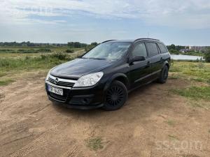 Black Opel Astra 2005 in Daugavpils, with an engine capacity of 1.80 L and mileage of 254 thousand km for 750 €, photo 3 on AUTOMOTO.COM.LV