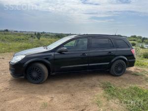 Black Opel Astra 2005 in Daugavpils, with an engine capacity of 1.80 L and mileage of 254 thousand km for 750 €, photo 5 on AUTOMOTO.COM.LV