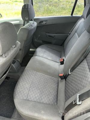 Black Opel Astra 2005 in Daugavpils, with an engine capacity of 1.80 L and mileage of 254 thousand km for 750 €, photo 10 on AUTOMOTO.COM.LV