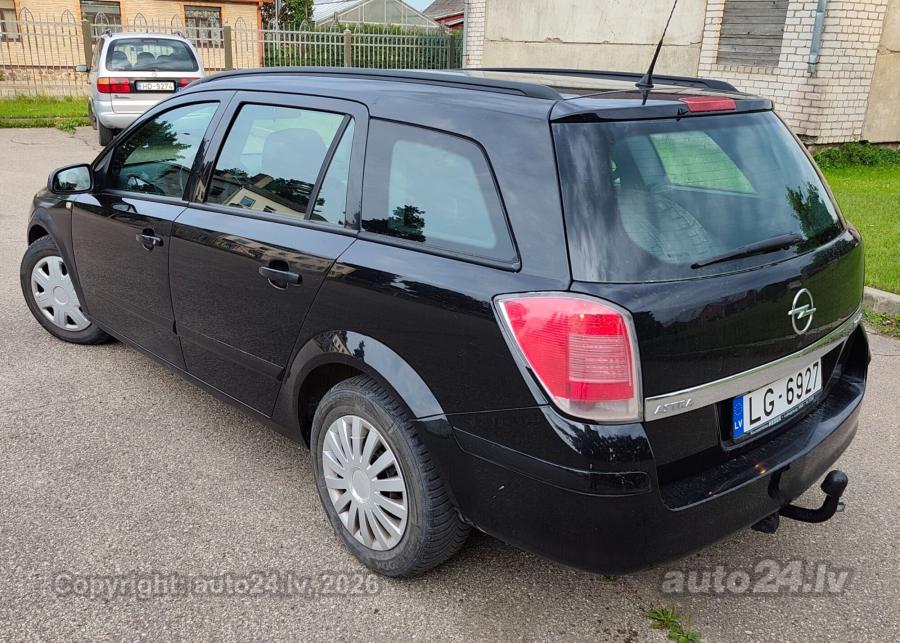 Melns Opel Astra 2005 Rēzekne, ar dzinēja tilpumu 1.60 L un nobraukumu 184 tūkst. km par 1500 €, foto 3 vietnē AUTOMOTO.COM.LV