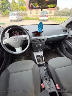 Melns Opel Astra 2005 Rēzekne, ar dzinēja tilpumu 1.60 L un nobraukumu 184 tūkst. km par 1500 €, foto 4 vietnē AUTOMOTO.COM.LV