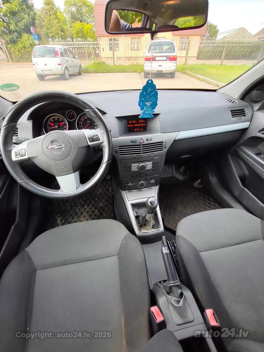 Melns Opel Astra 2005 Rēzekne, ar dzinēja tilpumu 1.60 L un nobraukumu 184 tūkst. km par 1500 €, foto 4 vietnē AUTOMOTO.COM.LV