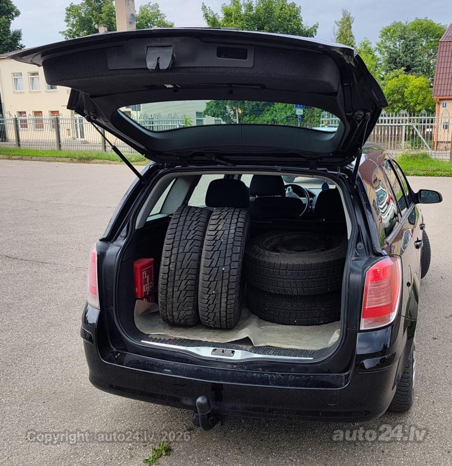 Melns Opel Astra 2005 Rēzekne, ar dzinēja tilpumu 1.60 L un nobraukumu 184 tūkst. km par 1500 €, foto 5 vietnē AUTOMOTO.COM.LV