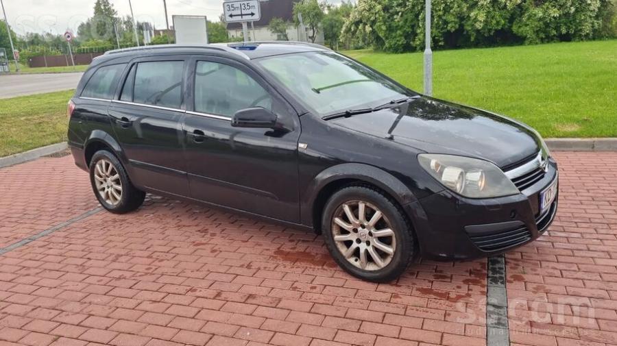 Black Opel Astra 2006 in Jelgava, with an engine capacity of 1.90 L and mileage of 360 thousand km for 699 €, photo 2 on AUTOMOTO.COM.LV